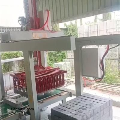 China 300 To 3000Kg Capacity machineic Automatic Palletizing System Gantry Palletizer System for sale