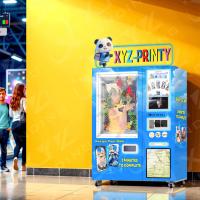 China DIY Automatic Phone Case Vending Machine with 468 Case Capacity and 700W Power for Custom Printing for sale