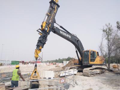 China Excavator Telescopic Boom Clamshell for Digging 15m - 26m Depth Holes with 0.65CBM Bucket Capacity for sale