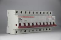 China VIS100 Main Switch Isolator CE/RoHS Certified 100A Main Switch Isolator, 50/60 Hz Rated Frequency for sale