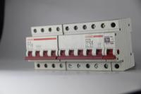 China VIS100 Main Switch Isolator CE/RoHS Certified 100A Main Switch Isolator, 50/60 Hz Rated Frequency for sale