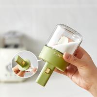 China 250ml Empty Spice Storage Jar Pot With Retractable Spoon 7.2*7.2*15cm for sale