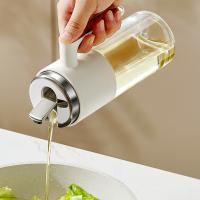 China 500 Ml 17oz Glass Olive Oil Dispenser Bottle Oil Pot with Handle Auto Flip Leakproof Condiment Container with Stainless Steel lid for sale