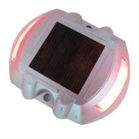 China Solar Powered Red Cat Eye Road Stud 100 Hours Working Time IP68 Waterproof for sale