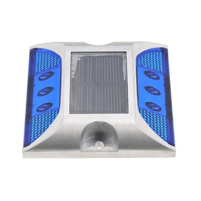China Anti UV PC Aluminum Solar Road Stud 6 LED Flashing Weatherproof 20T Load Capacity for sale