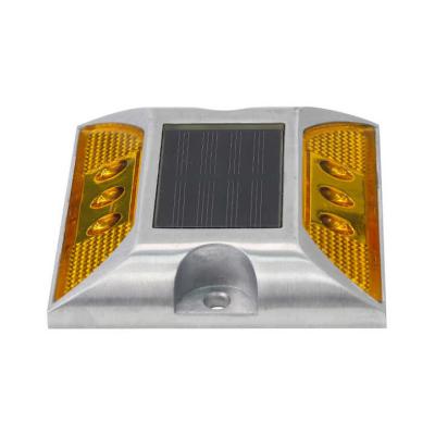 China IP68 Solar Powered Aluminum Road Stud 105x105mm 20T Load Capacity for Traffic Safety for sale