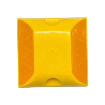 China ABS Plastic Sand Filling Cat Eye Road Reflector 100x100x18mm Load Capacity 20Tons for sale