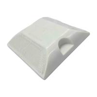 China Plastic Road Reflectors 100x100x18mm Double Side PMMA Reflectors for Highways for sale