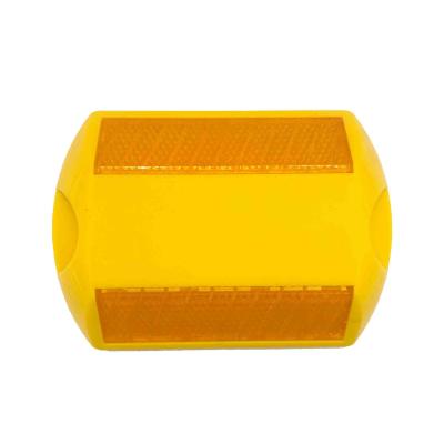 China CE Plastic Road Reflectors PMMA Yellow Road Studs 116x82x18mm Load Capacity 20 Tons for sale