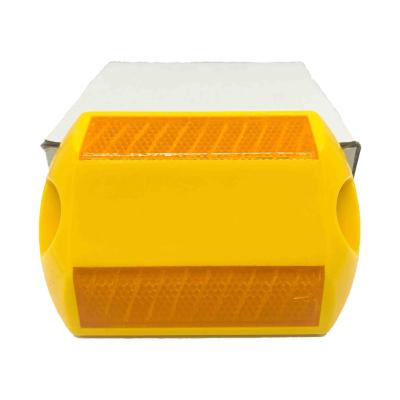 China ABS Plastic Road Reflector RSV-D102 97g 116x82x18mm Driveway Safety Amber Pavement Marker Stud for sale