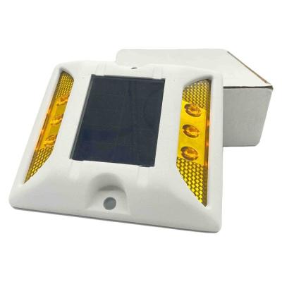 China Anti UV PC Solar LED Road Stud Reflector 6 LEDs 1000m Visual Distance IP68 for sale