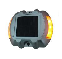 China Solar Powered Road Reflectors 2V LED Highway Markers IP68 Waterproof 20T Load Capacity for sale