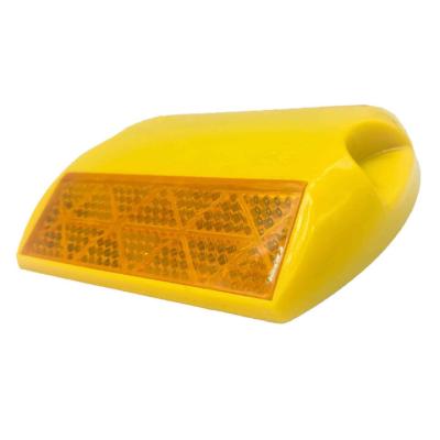 China ABS Plastic Road Studs Reflective Cat Eyes Markers 116x82x18mm Load Capacity 20 Tons for sale