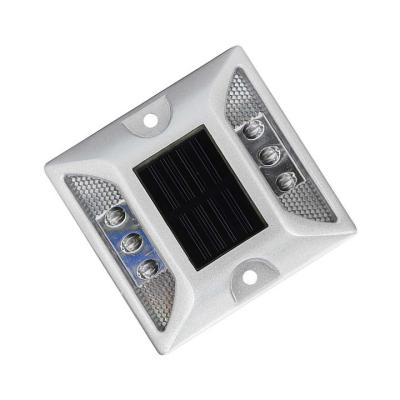 China Solar LED Road Studs 115x110x23mm IP68 Flashing Driveway Marker Lights 20T Load Capacity for sale