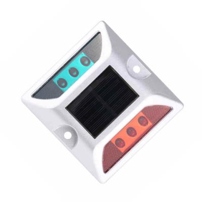 China Solar LED Road Studs IP68 Traffic Warning Light Reflective Pavement Markers for sale