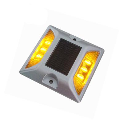China Solar Powered Cat Eyes IP68 Aluminum LED Solar Road Stud Airport Runway Lights 20T Load 500Lux for sale