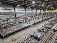 China Q355B Steel Structure Building Prefabricated Metal Warehouse 60m Clear Span 50 Year Design Life for sale