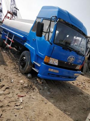 China Stainless Steel Road Construction Machinery 10 CBM 4 * 2 Used Diesel Manual Truck for sale