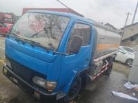 China 2016 Year Used DONGFENG Tanker  Truck 5T 6T Load Capacity  Blue And Grey Color for sale