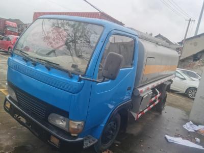 China 2016 Year Used DONGFENG Tanker  Truck 5T 6T Load Capacity  Blue And Grey Color for sale