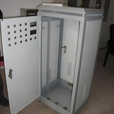 China IP55 IP65 Outdoor Solar Battery Cabinet 1300-2100mm Sizes with 1601-2400W UPS Load Capacity for sale