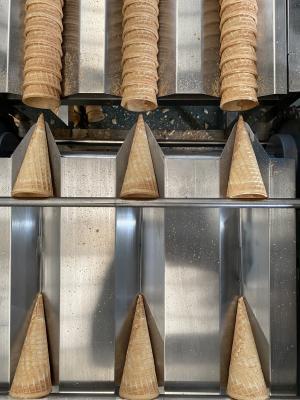 China ISO 3.37kw Ice Cream Cone Maker Machine With PLC Control for sale
