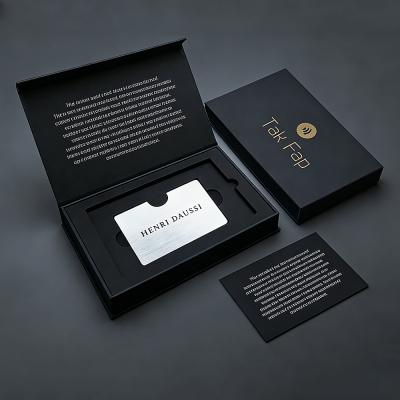 China Custom Black Metal Business Gift Cards with Gloss Matte Finish 300g Paper for sale