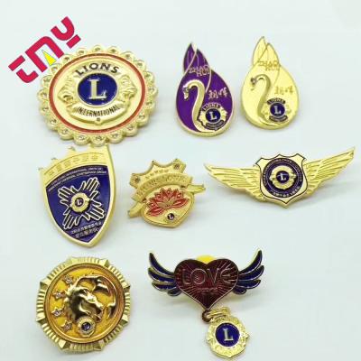 China Custom Brass Gold Metal Lapel Pin Badge 30x30mm Custom Shape for Company Logo Corporate Gift for sale
