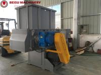 China Single Shaft Industrial Plastic Shredder Machine Rotary Blade V Shape Installation for sale