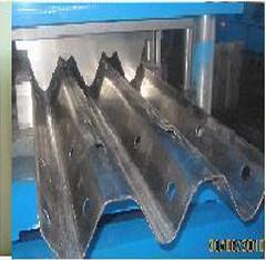 China 8 - 12M / Min High Speed Guardrail Roll Forming Machine Glazed Steel Color Customized for sale