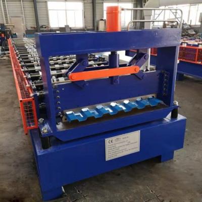 China Trapezoidal Roof Panel Roll Forming Machine for R72 R101 Profiles 22-32 Gauge 0.3-0.8mm for sale