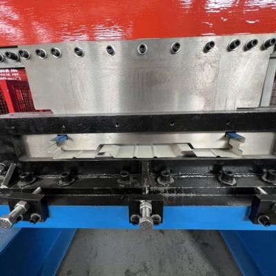 China Automatic 457-610mm Width Sectional Door Panel Roll Forming Machine For Garage Door for sale
