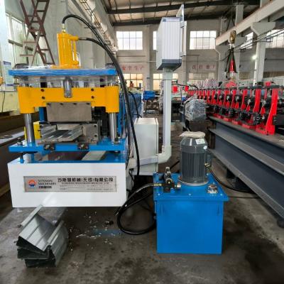 China Aluminum Steel Flat Pan Patio Cover Roll Forming Machine 0.7-1.2mm Thickness 20 Stations for sale