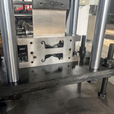 China Galvanized Steel Europe Shutter Door Roll Forming Machine 0.6-1.2mm Thickness 5.5kw for sale