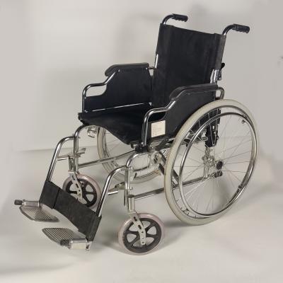 China Foldable Lightweight Aluminum Manual Wheelchair 44cm Seat Width 100kg Capacity Flip Up Desk Armrest for sale