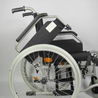 China Lightweight Aluminum Manual Wheelchair 100kg Capacity Detachable Front Wheel Quick Release Rear Wheel for sale