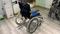 China Orange Lightweight Aluminum Manual Wheelchair 863L 100kg Capacity 46cm Seat Width for sale