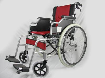 China Foldable Aluminum Manual Wheelchair 100kg Capacity with Flip Up Desk Armrest for sale