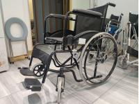 China Fixed Armrest Folding Steel Wheelchair 100kg Capacity 44cm Seat Width for sale