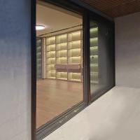 China Trackless Sliding Glass Door Retractable Flyscreen Doors OEM ODM for sale