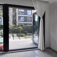 China Aluminum Alloy Fiberglass Retractable Screen Door Systems Insect Resistant for sale