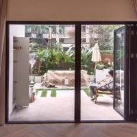 China Aluminum Alloy Frame Barrier Free Retractable Screen Door OEM ODM for sale