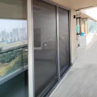 China Aluminum Retractable Barrier Free Screen Door For Verandas for sale