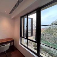 China Retractable Single Hung Windows Mosquito Proof Retractable Screen Door for sale