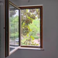 China Aluminum Alloy Fiberglass Retractable Roller Screen Door Semi Finished Materials for sale