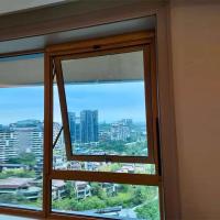 China Mesh 18x16 Retractable Roller Screen Door With Excellent Light Transmission for sale
