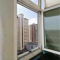 China Aluminum Alloy Frame Trackless Folding Fly Screen Retractable for sale