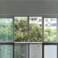 China Aluminum Alloy Profile Retractable Screen Door Systems Fiberglass Insect Screen for sale