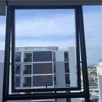 China 28*28cm Retractable Screen Window Fly Screens Keep Mosquitoes Out for sale
