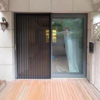 China Aluminium Profile Retractable Insect Screen Door Solution for sale